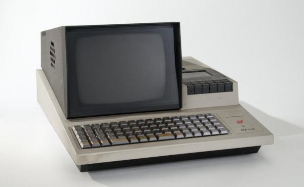 Amstrad CPC 464 with Original Monitor & Joystick - RetroNerd RetroNerd