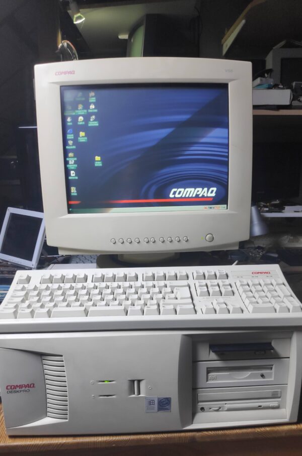 Compaq Deskpro with Keyboard Mouse Monitor Zip Drive Software